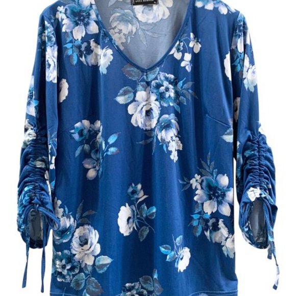 anna morgan | Tops | Anna Morgan Blue And White Floral Ruched Sleeve ...